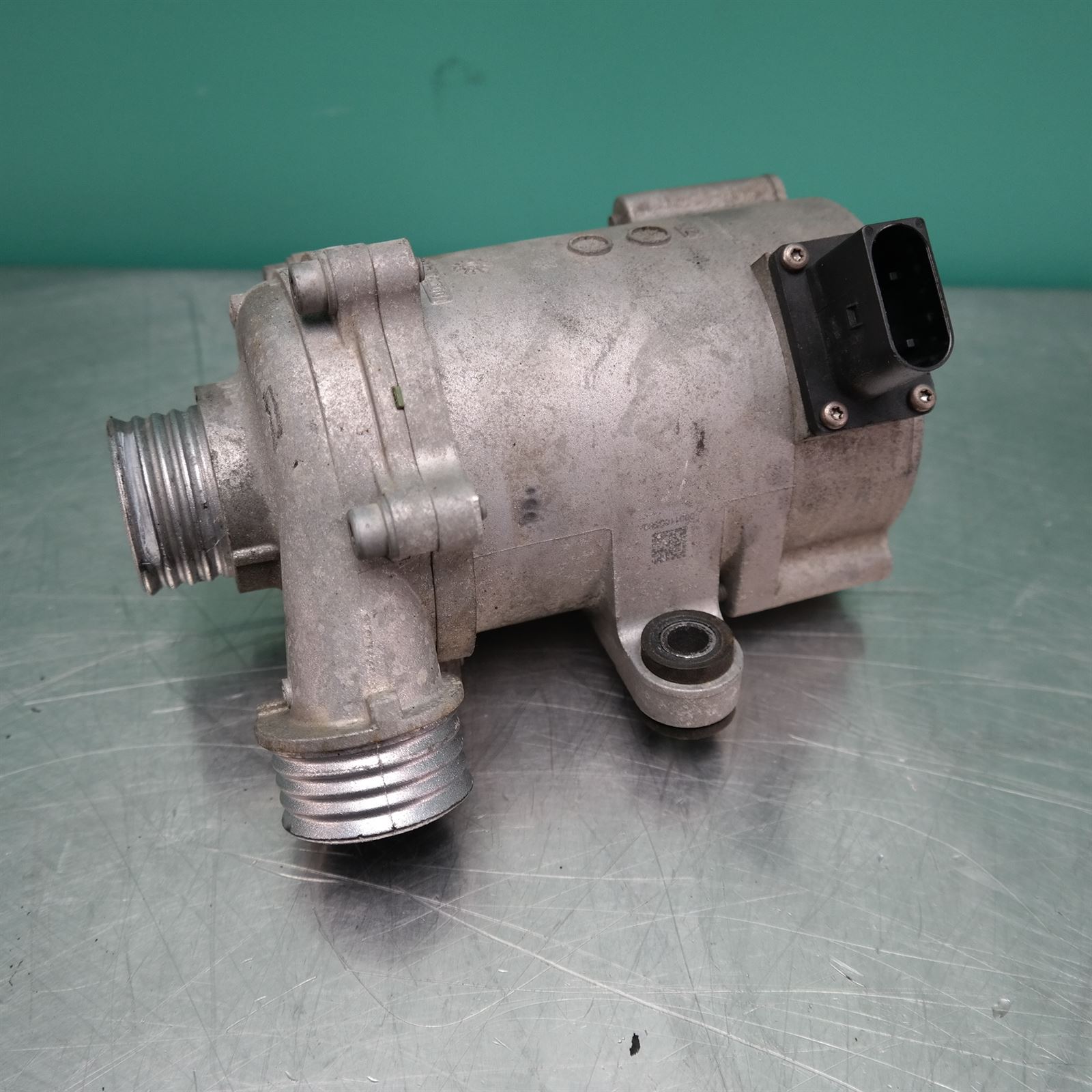 2016 BMW 1 SERIES Water pump 11515A81BE9