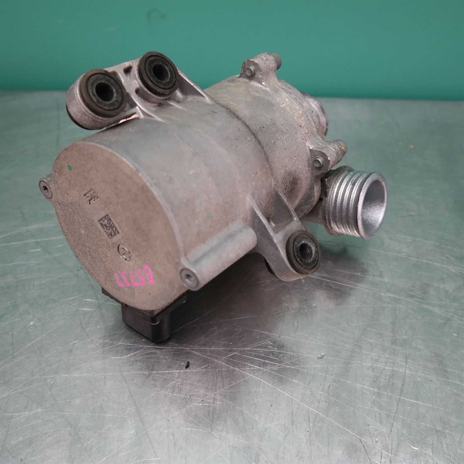 2016 BMW 1 SERIES Water pump 11515A81BE9