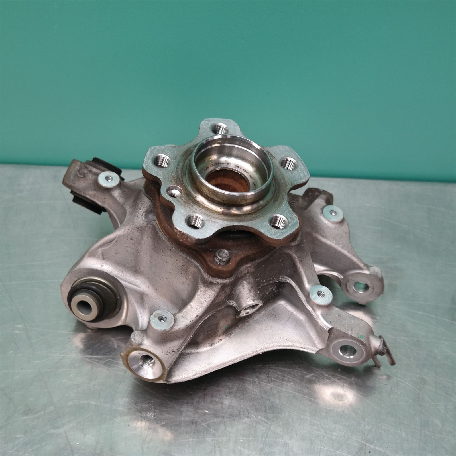 2018 BMW X3 Hub/knuckle 33306871027