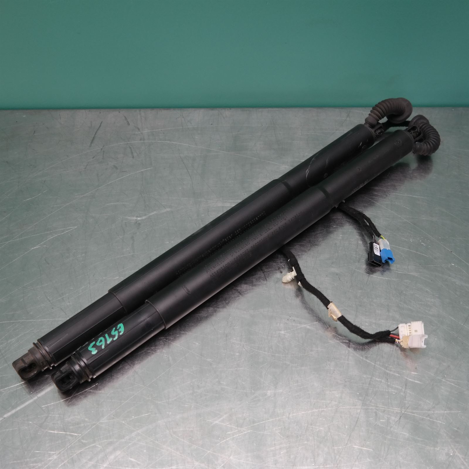 2017 BMW X6 Hatch strut 51247434043 51247434044