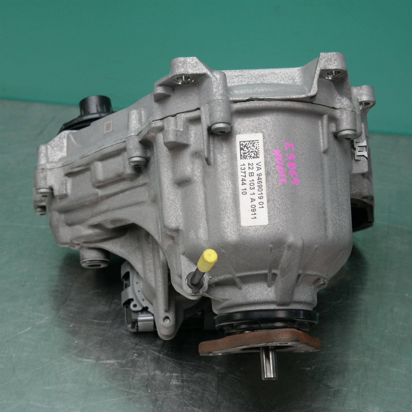 2022 BMW X3 Transfer case 27107889033